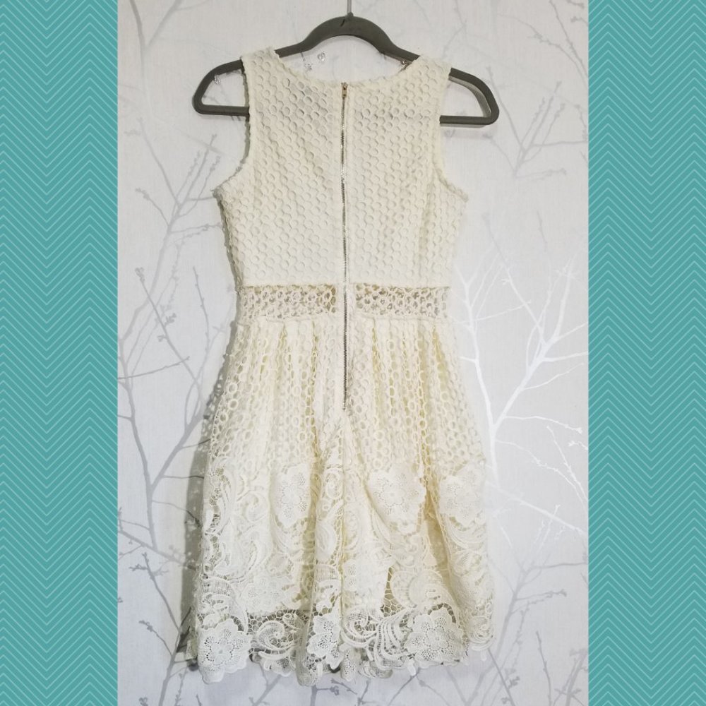 Romeo + Juliet Couture Ivory Lace Overlay Dress - Gem